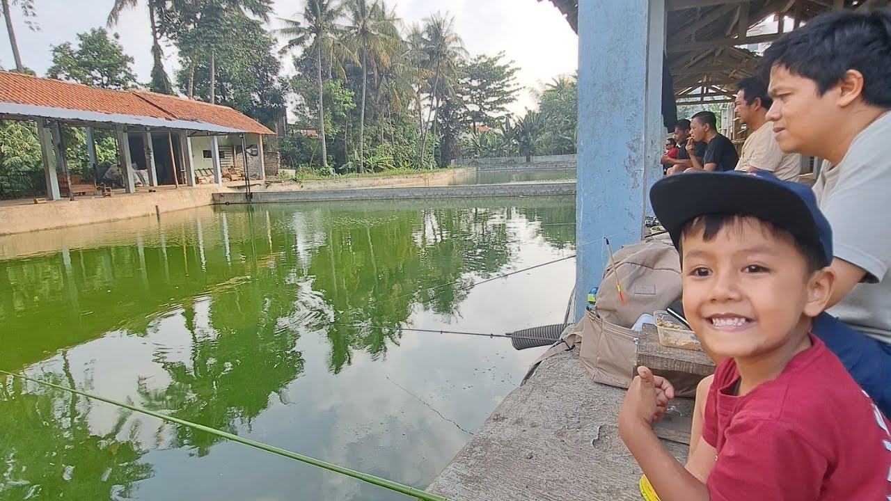 KECIL KECIL HOBI MANCING Kolam pemancingan rawa cimahi mancing ikan ...