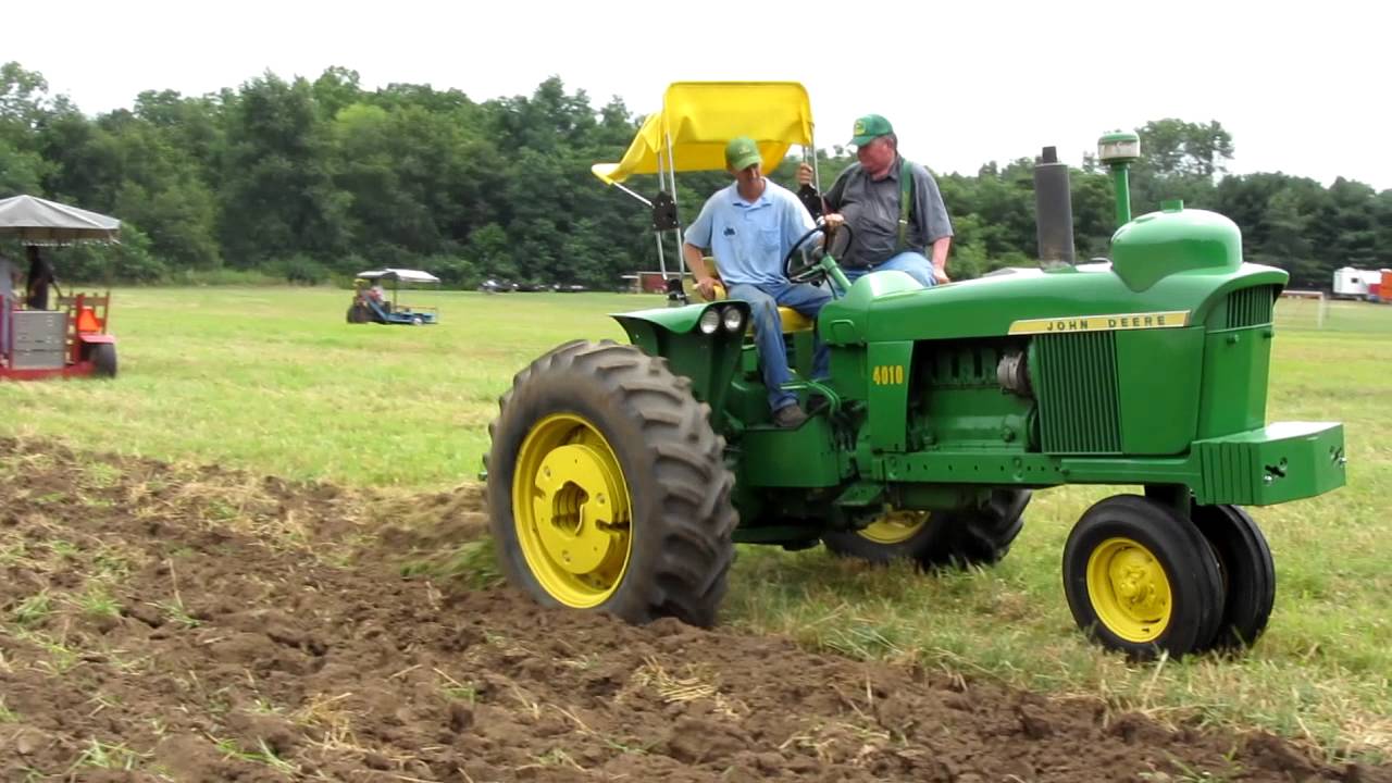 2011 Tippecanoe Steam and Power Show John Deere 4010LP 720D Plowing 7 ...