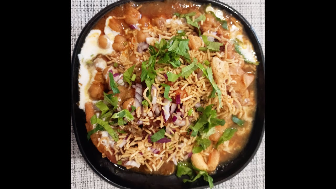 Samosa Chat/Chatpati Samosa Chaat Recipe/ - YouTube