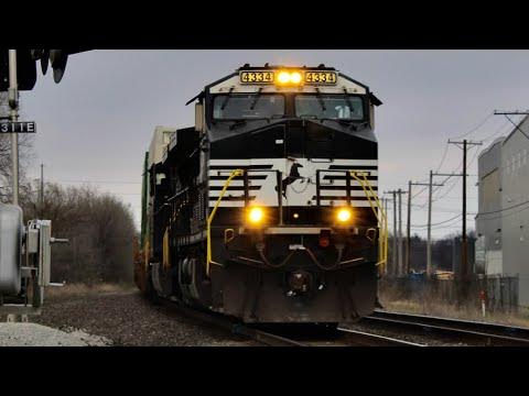 NS 29P-30 HAULS through Byrkit Avenue at MP 431 with friendly crew!!! - YouTube