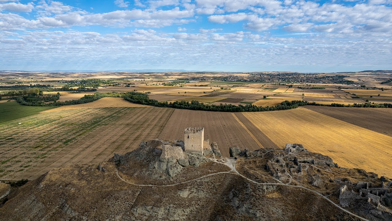 Castillo y pueblo abandonado de Oreja - Dron 4K - Cinematic Drone - YouTube