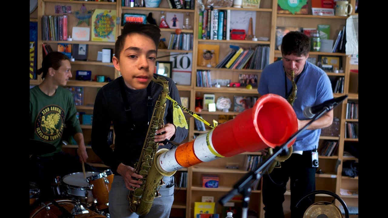 Moon Hooch Number 9 (no drums) - YouTube