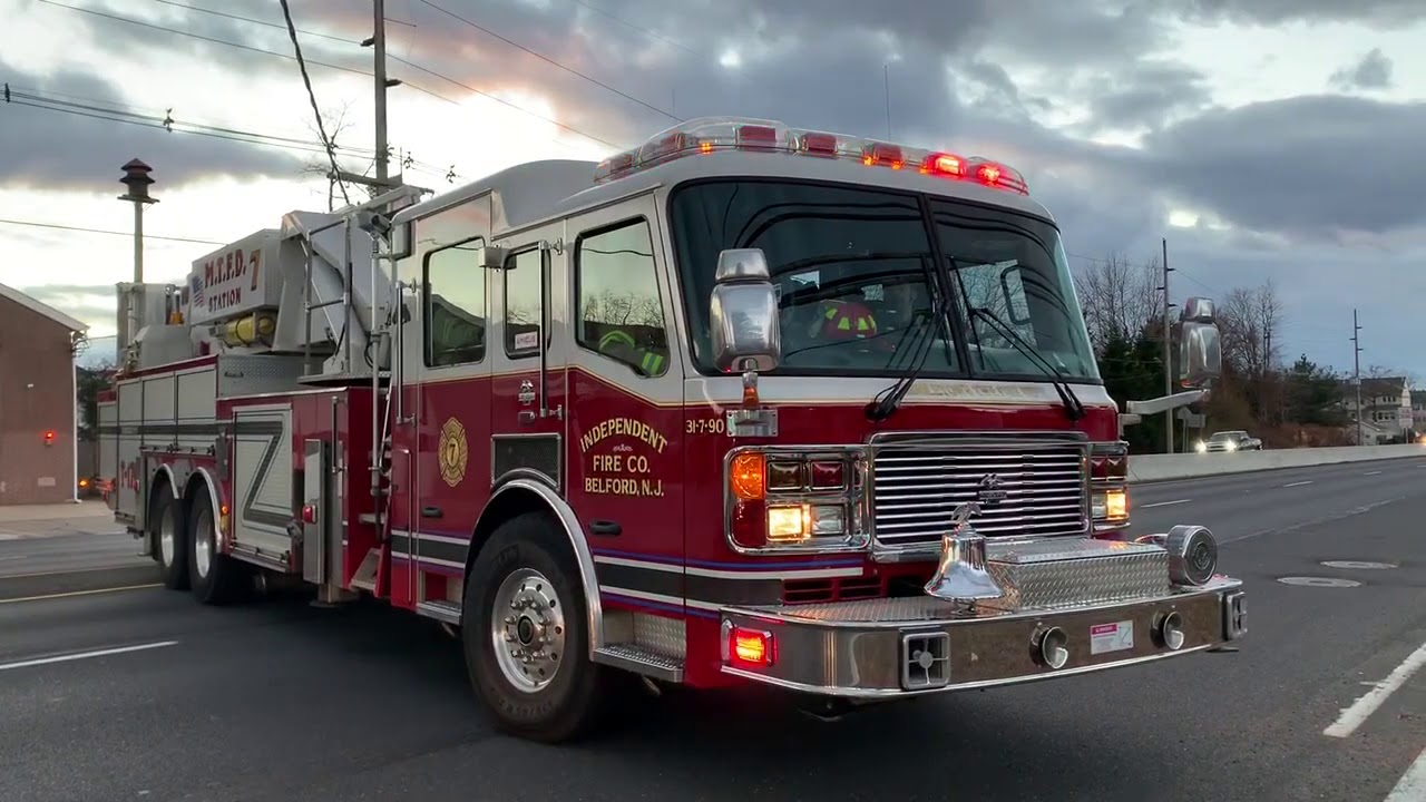 MTFD Tower Ladder 170 (31-7-90) backing into quarters - YouTube