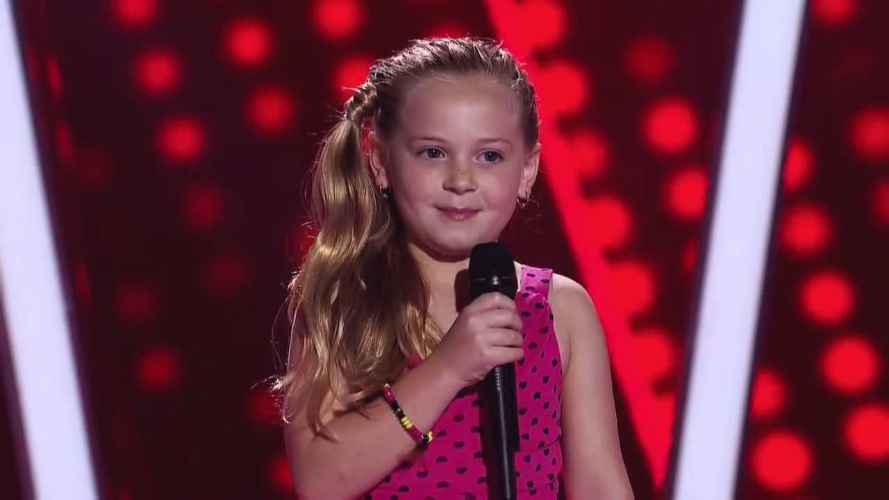 Molly sing Am i not pretty enough The voice kid - YouTube
