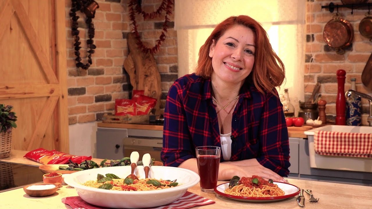Adana Lezzet Ustası | Közlenmiş Domates Soslu Filiz Spaghetti - YouTube