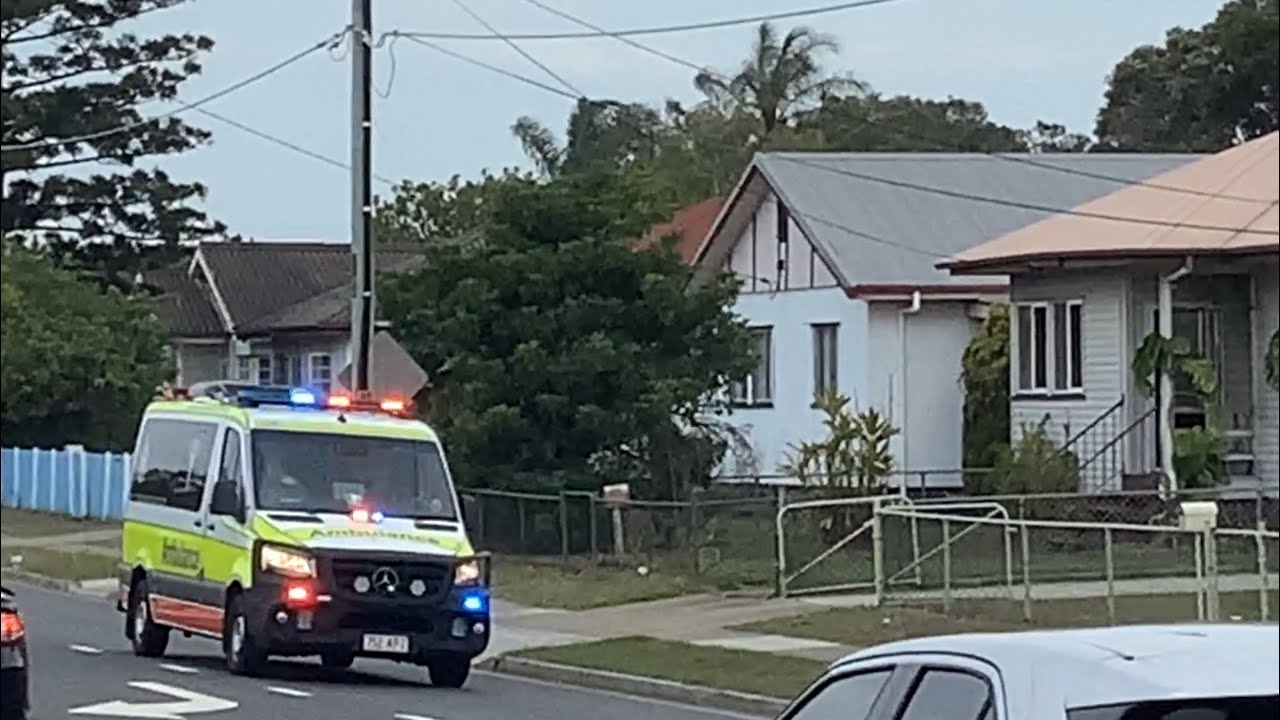 QAS 5375 Responding & QFRS 521A 1225 Returning To Taigum Fire Station ...