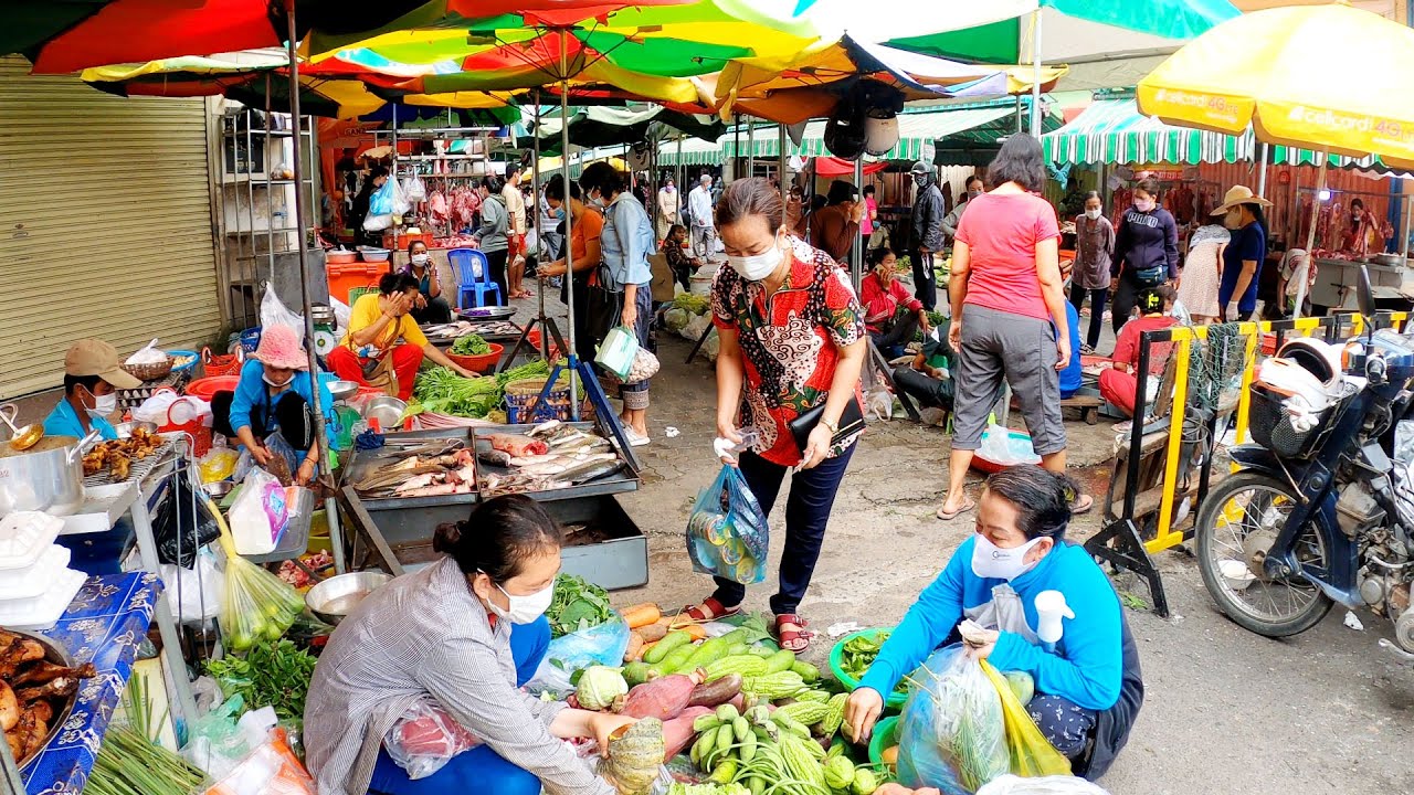 Morning Tour at Boeung Trabek Plaza Phnom Penh - Cambodia Food Market ...