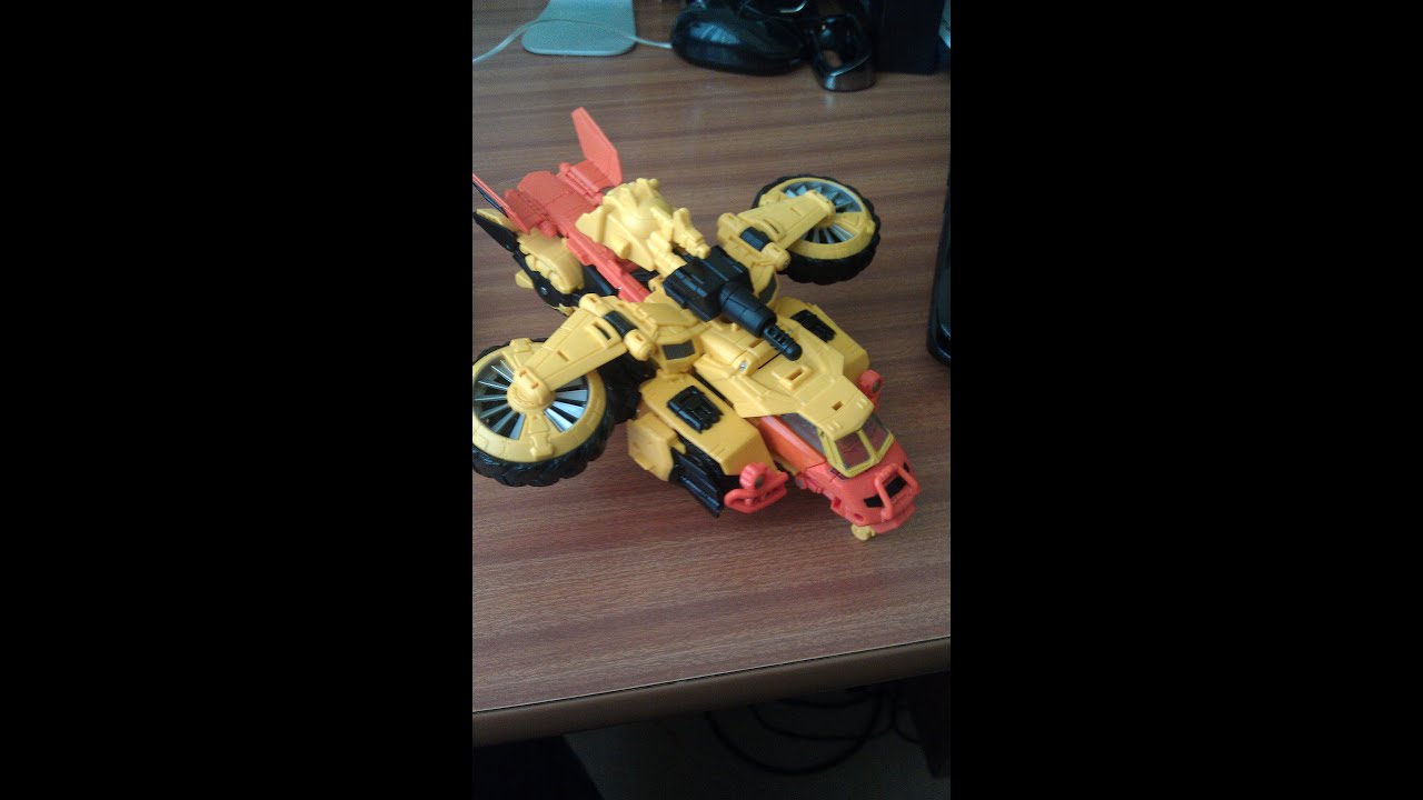 IDW Generations Sandstorm Transformers Review - YouTube