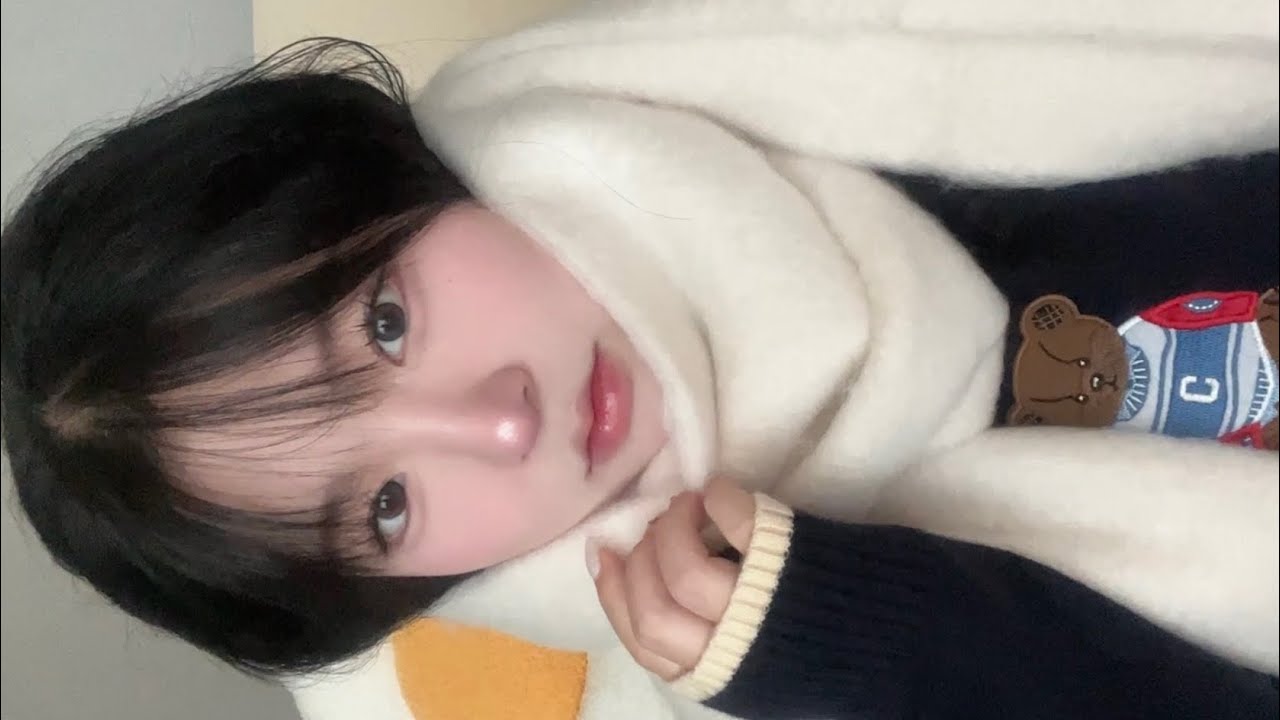 목도리의 계절이 돌아왔다 ️🩵 겨울요정 뽀용 메이크업 같이 준비해요🤍 쿨톤 04년생의 겟레디윗미 Grwm 무신사 목도리 추천