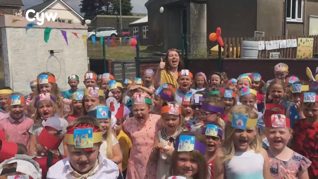 Pen-blwydd Hapus Cyw! | Happy Birthday Cyw! - YouTube