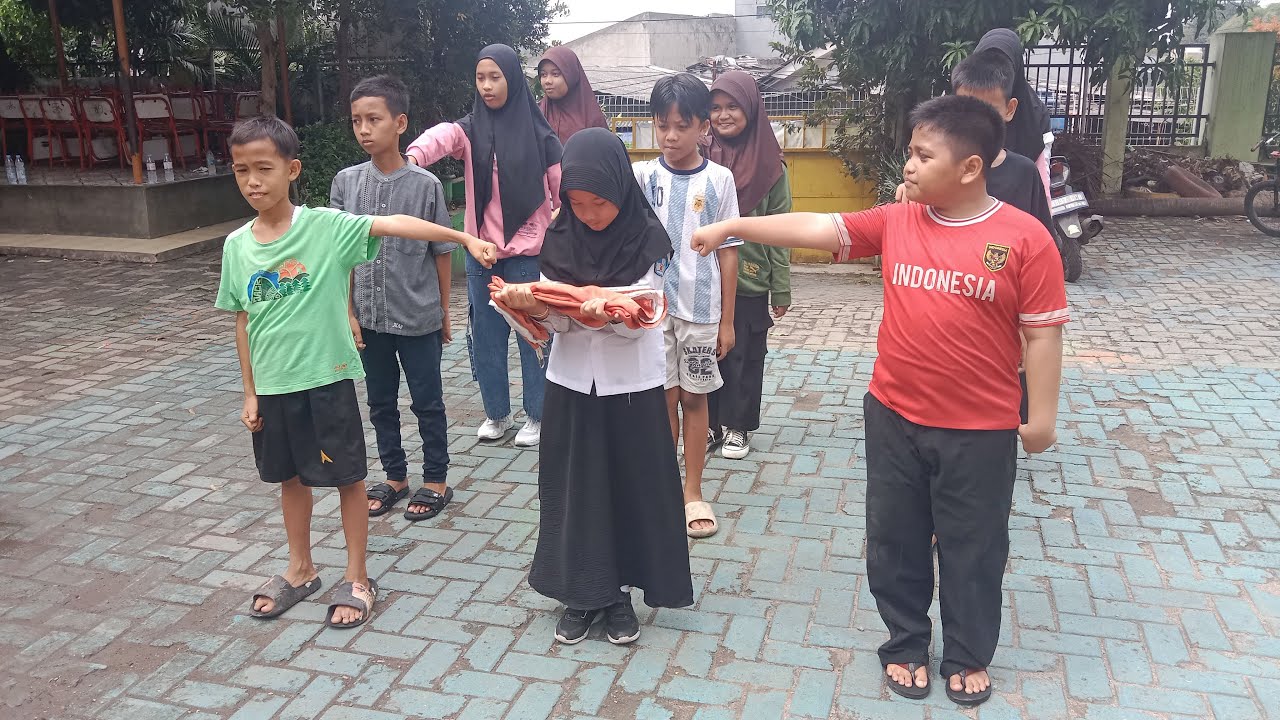 Latihan pbb dasar paskibra petugas upacara bendera sekolah - YouTube