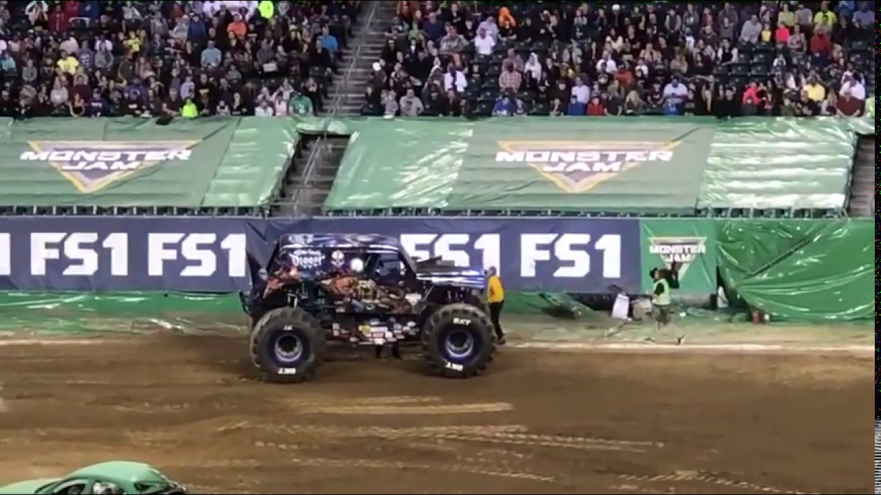Final Round Race at Lincoln Financial Field Monster Jam 2018 - YouTube