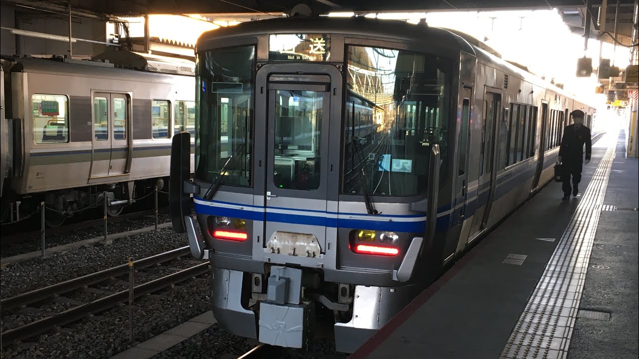 521系1次車E02編成 回送 - YouTube