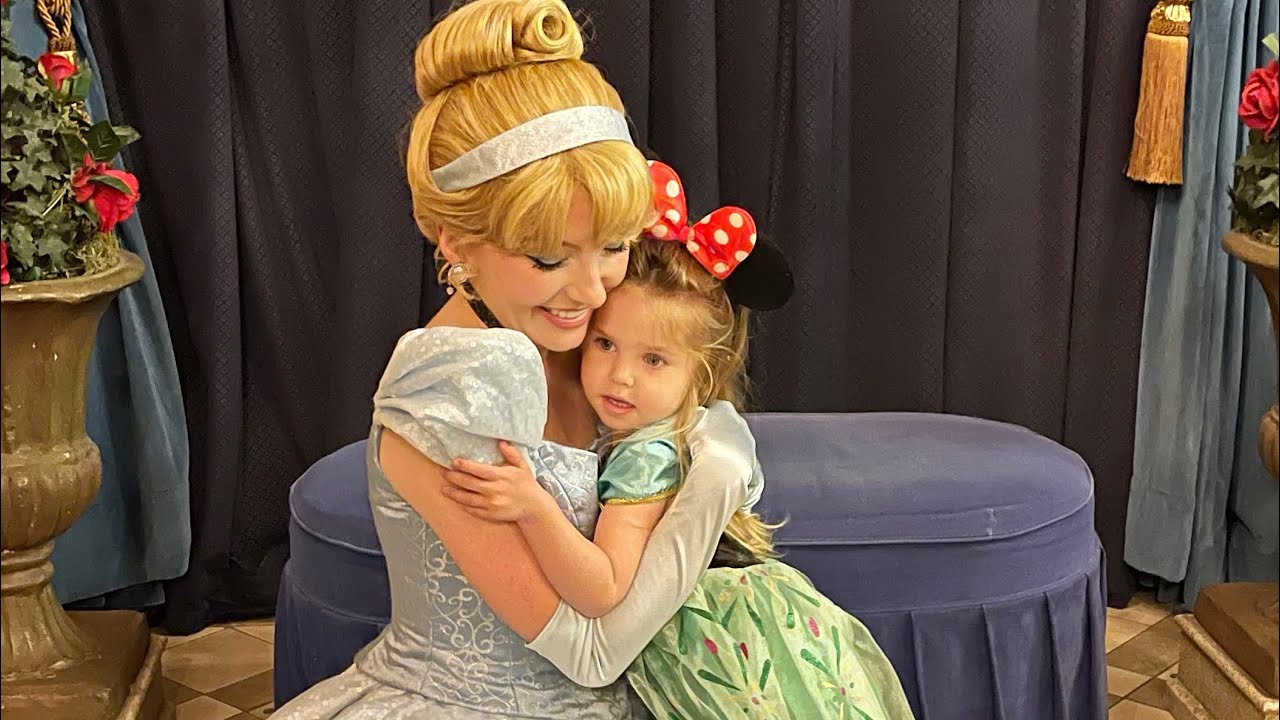 SOPHIA GOES TO| MAGIC KINGDOM - YouTube