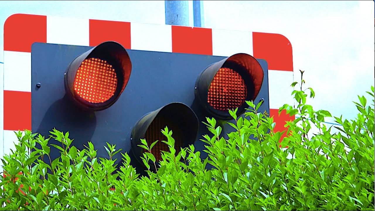 Church Street Level Crossing - YouTube