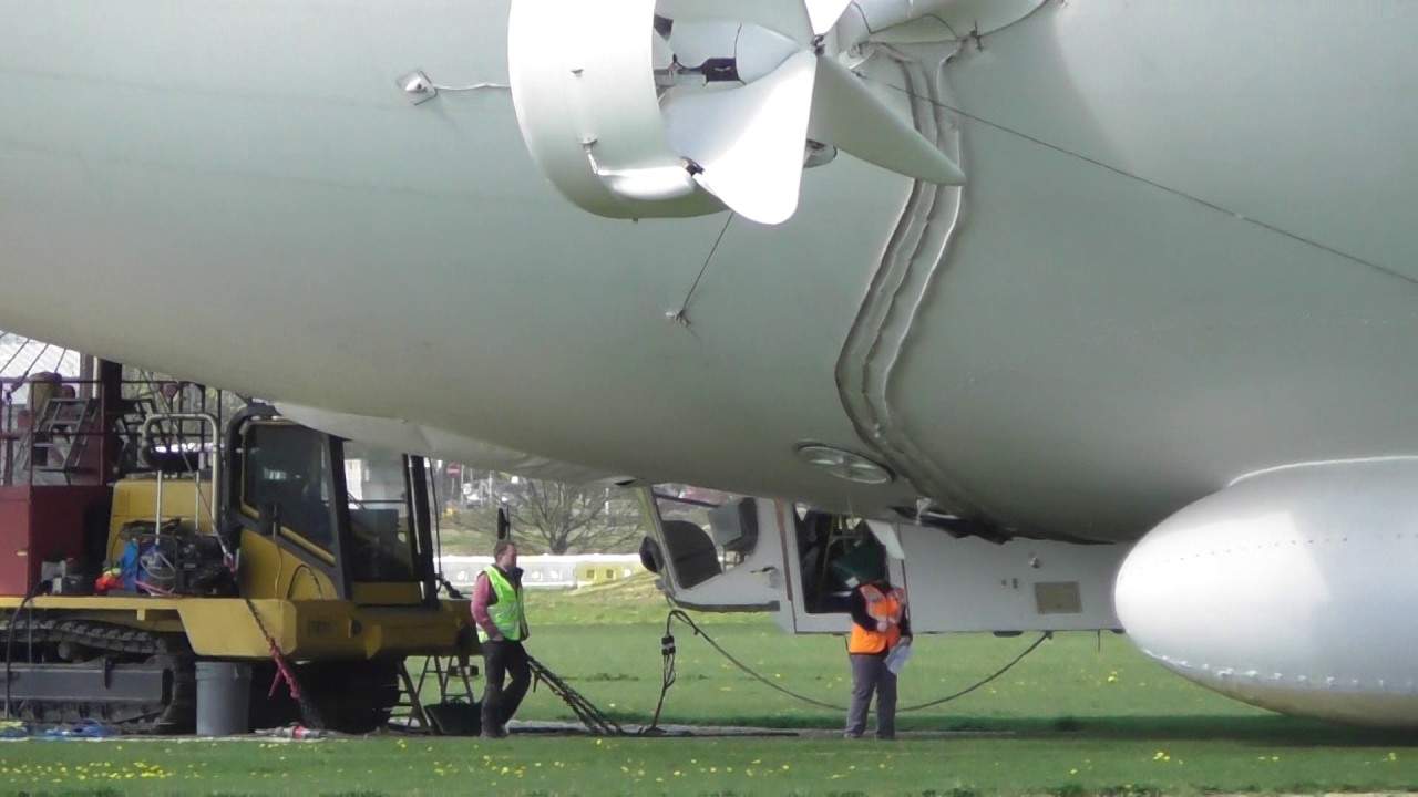 aviation new Cockpit on Airlander 10 Airship Cardington Sheds ...