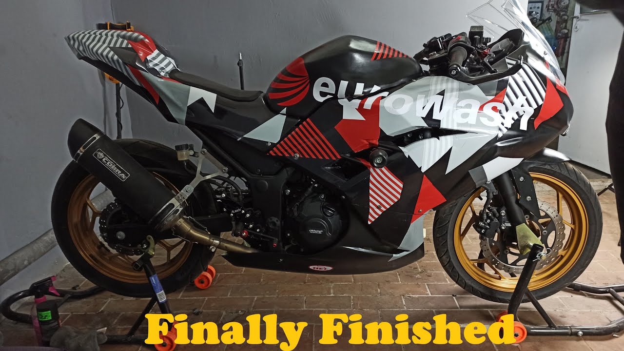 Custom wrapping on motorcycle Kawasaki Ninja 300 (I will never do this ...