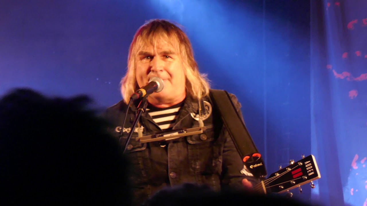 The Alarm - Absolute Reality (Leeds 2018) - YouTube