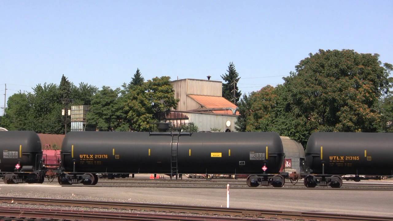 BNSF 6207 Leads A Crude Oil Train @ Vancouver, WA w Canon HF11 - YouTube