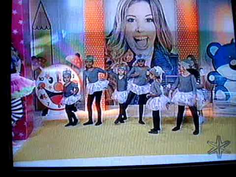 Luíza dançando Golfinho - Danny Pink 16/12/09