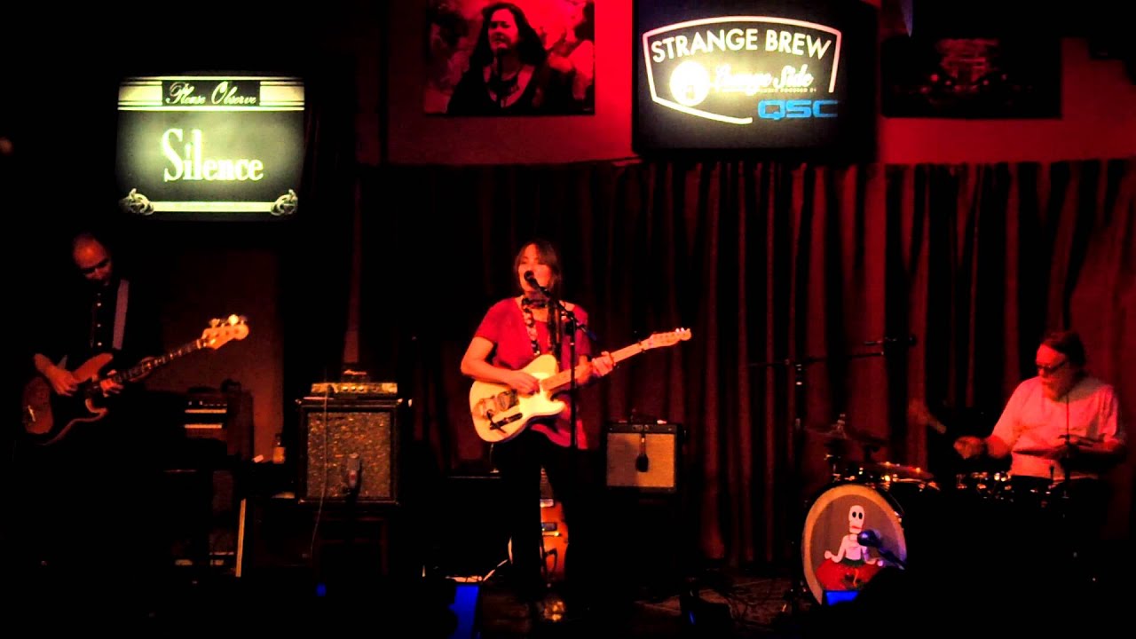 Aimee Bobruk, "Desert Bloom" @ Strange Brew, Austin, Tx - YouTube