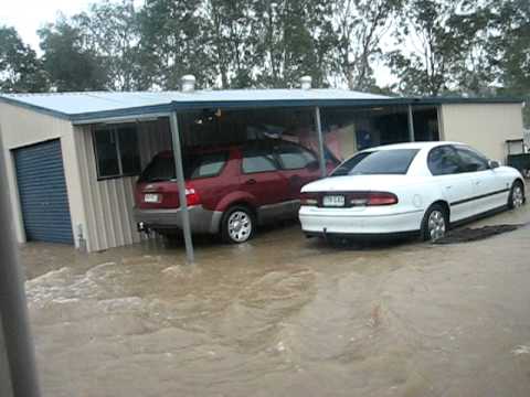 Fernvale Floods 2011 - Poole Rd - YouTube
