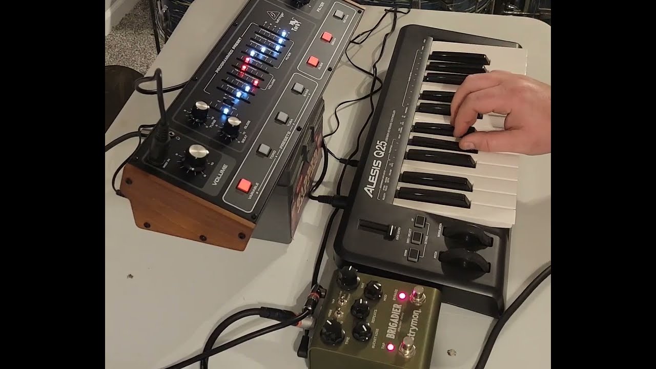 Behringer Toro Demo - YouTube