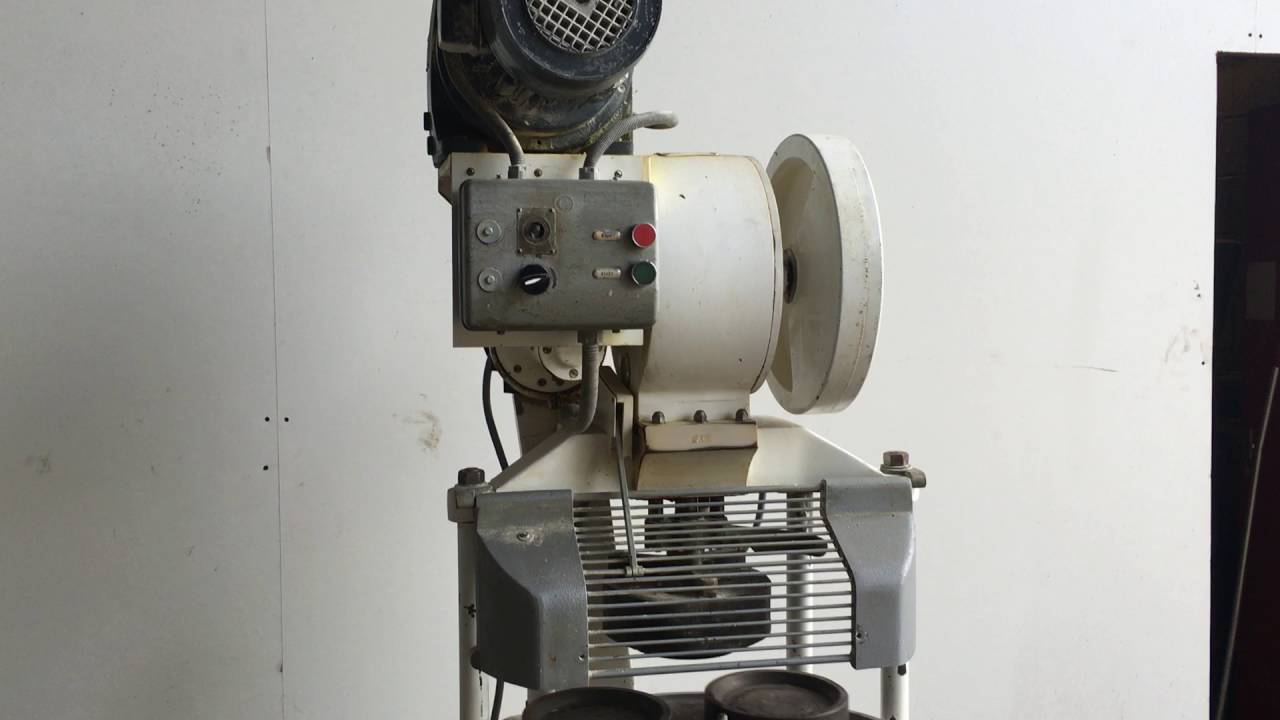 Crypto peerless rotary pie machine - YouTube