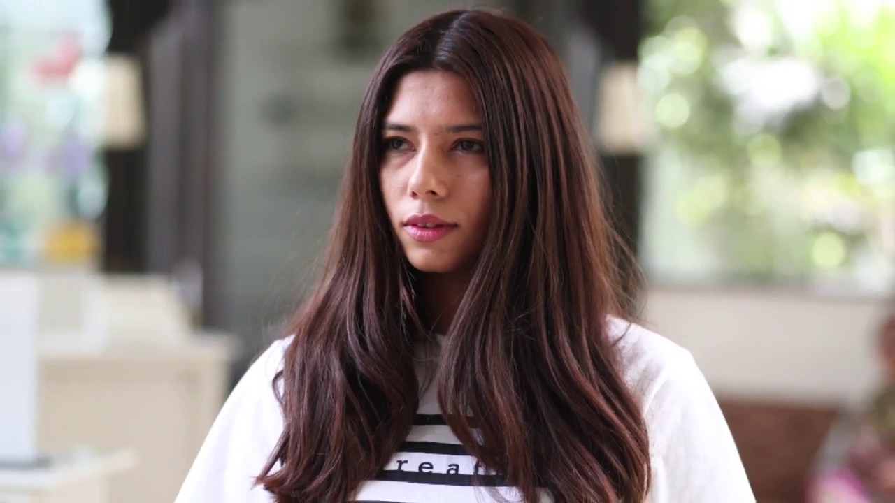 Anam Malik gets a long bob! - YouTube