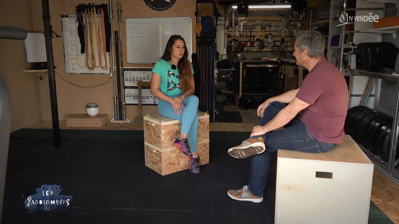 Le Crossfit, une priorité dans la vie de Jennifer - YouTube