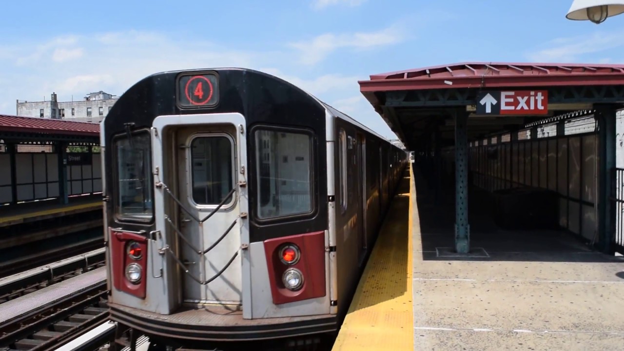 Bedford Park Boulevard-Lehman College-bound R142/R142A (4) trains at ...