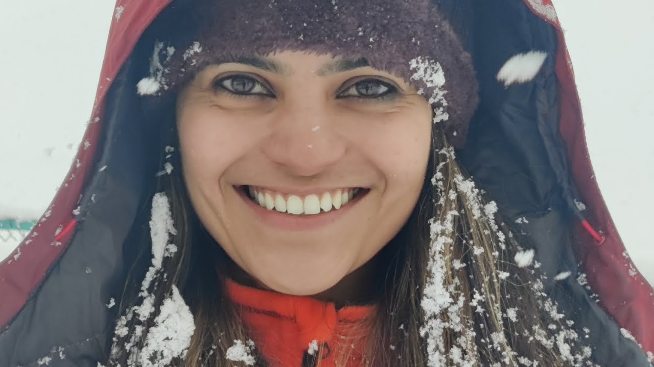 Best time to visit Gulmarg ! live snowfall Gulmarg Kashmir February ...