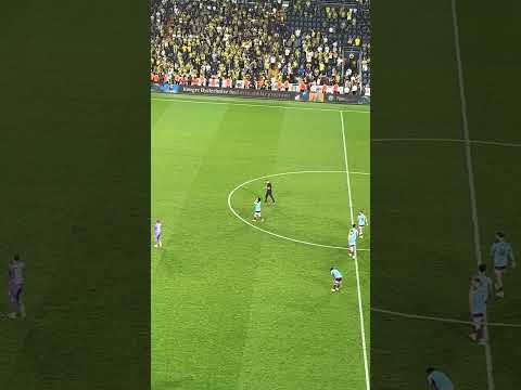 Kadıköy’de Robin van Persie tezahüratı #fenerbahçe #robinvanpersie #feyenoord