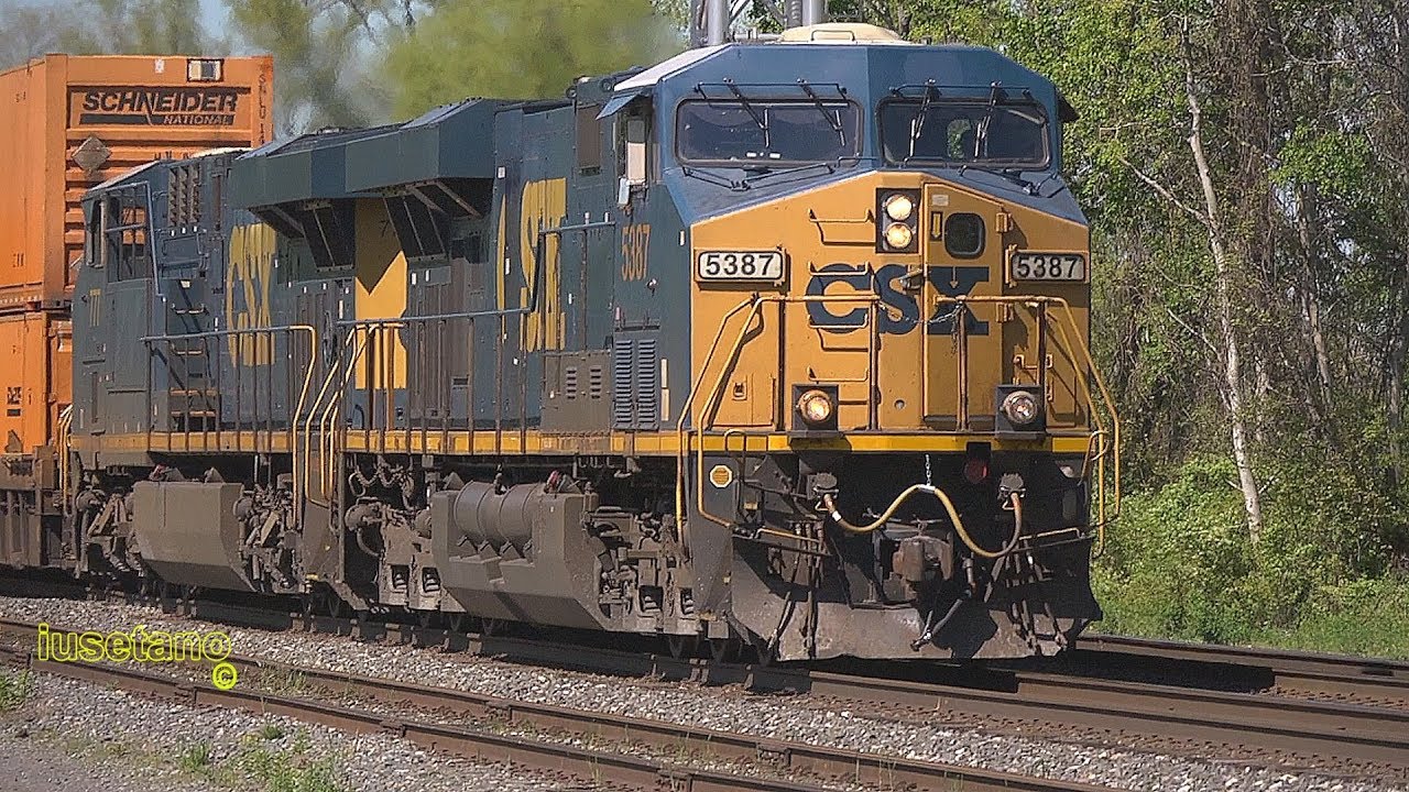 (7) CSX Q020 @ Westfield May 24 2019 - YouTube