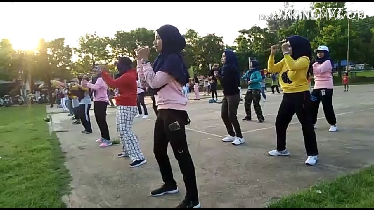 Senam pagi di CFD GOR Tuban - YouTube