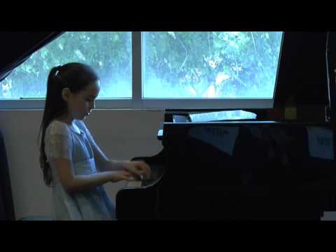 Shani Kapelyushnik (8 y.o) plays Tchaikovsky: January \