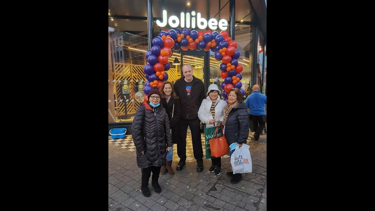 JOLLIBEE NOTTINGHAM - QUEUE LINE WALK AND GRAND OPENING. - YouTube