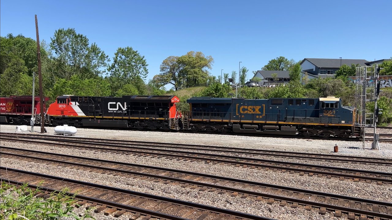 The Sound of an ES44AC Starting Up to Recharge Air Brakes - YouTube