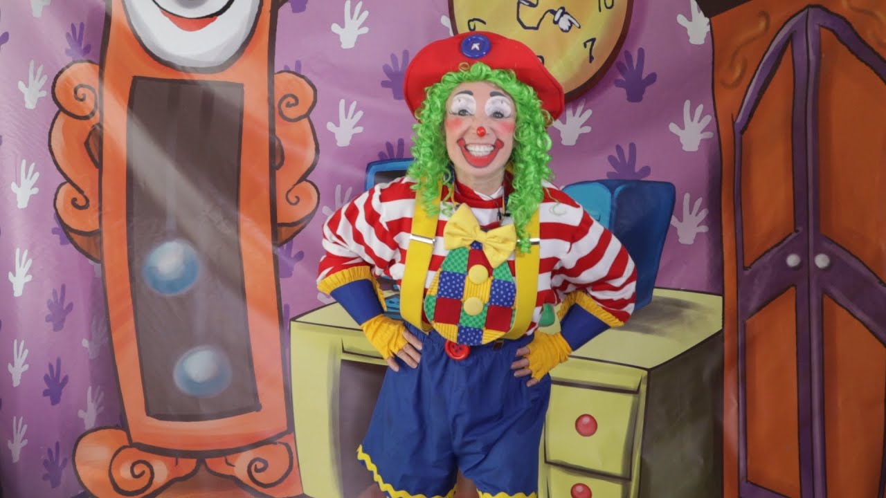 Dizzy the Clown at the Ottumwa Public Library - YouTube
