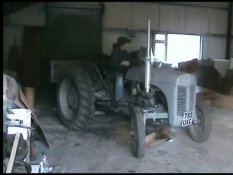 ferguson TEF 20 & 3 Ton tipping trailer - YouTube