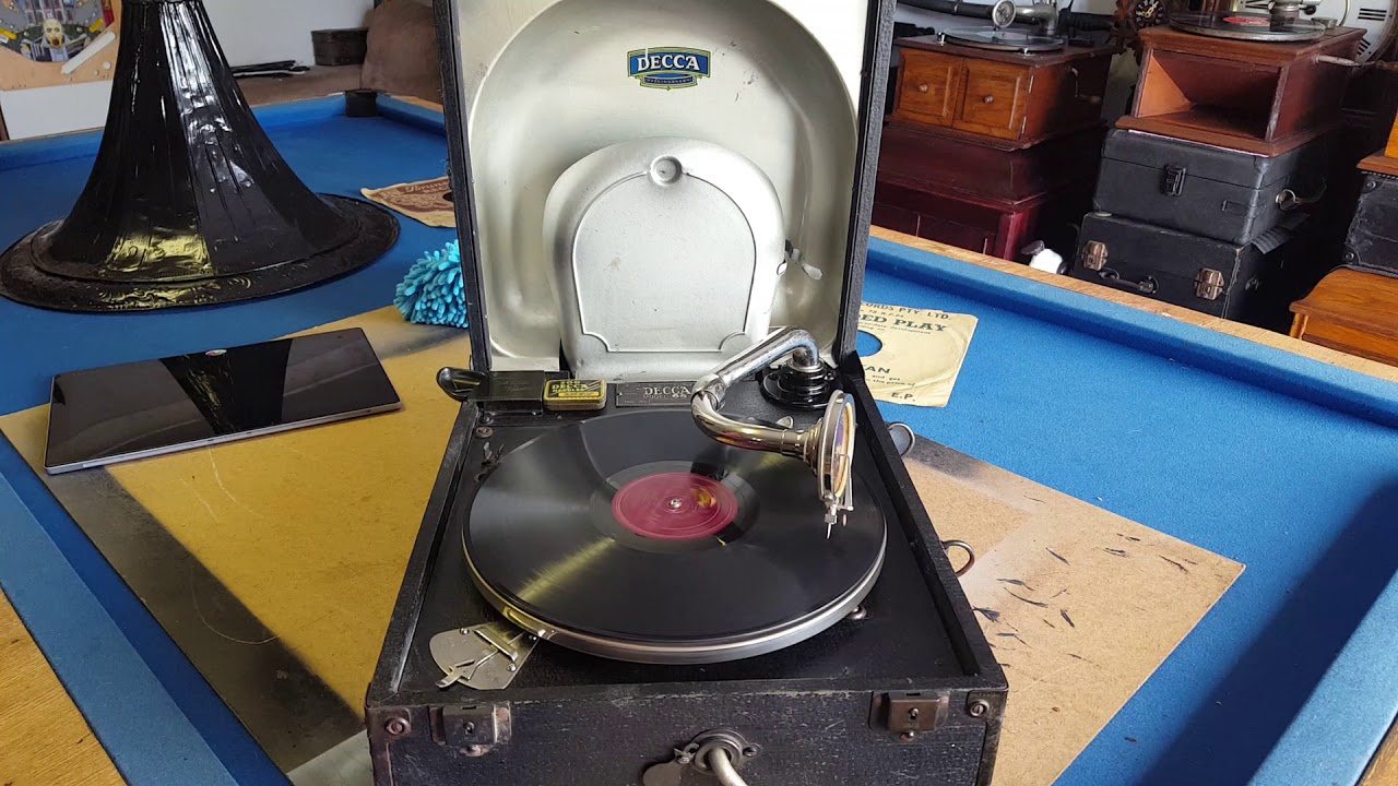 Decca 66 Portable Gramophone - YouTube