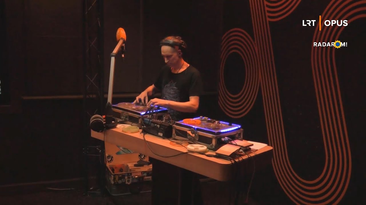 DJ Saga groja juostomis (reel2reel set) @ LRT OPUS - YouTube