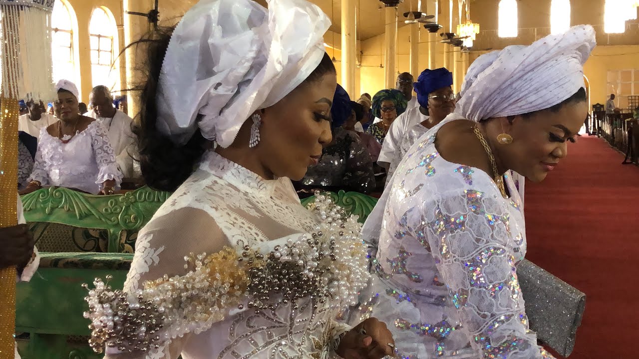 The Royal dance of Queen Mariam and Queen Elizabeth while giving ...
