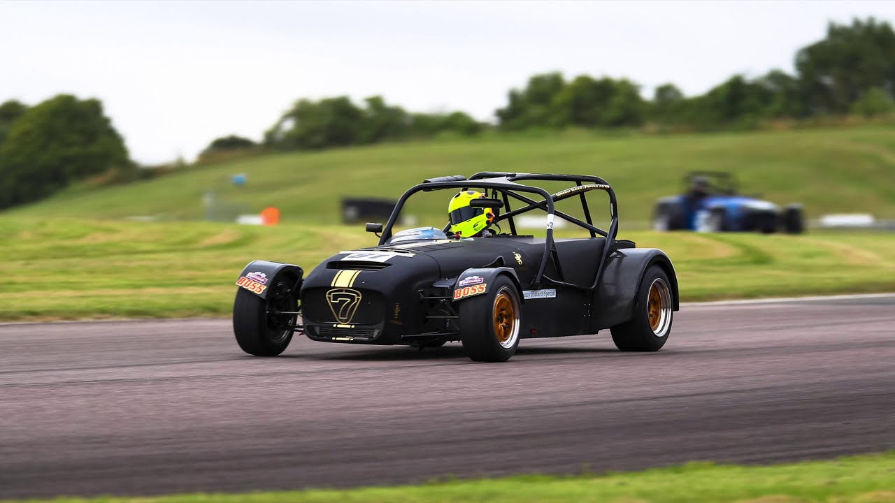 Caterham Super CSR vs Lotus Exige V6 Cup - Brands Hatch GP - YouTube