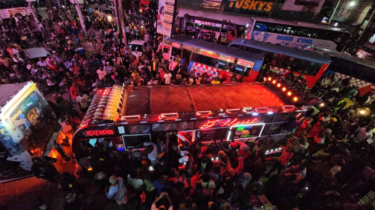 Massive crowd Friday night waiting for G-Unit arrival in the streets of ...