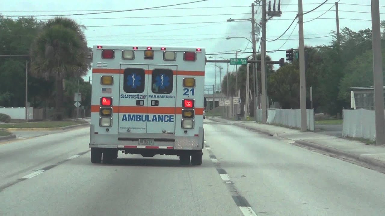 Crazy Ambulance Driver Siren No Lights - YouTube
