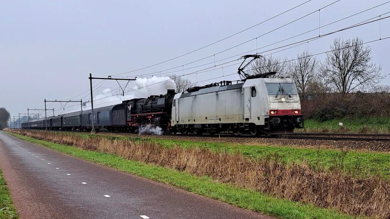NIAG/Akiem 186 142 + SSN 01 1075 komen met de SSN-kerstrit door ...