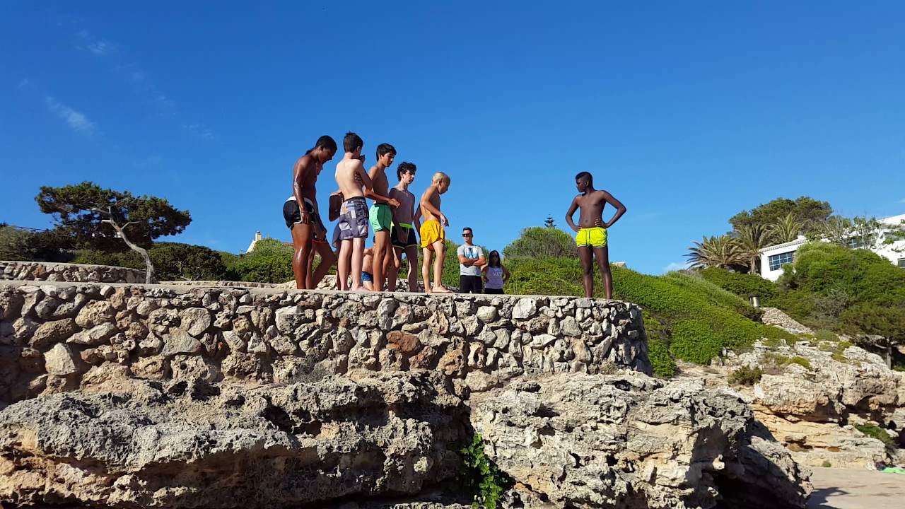 Tuffi da matti a minorca cala en brut - YouTube