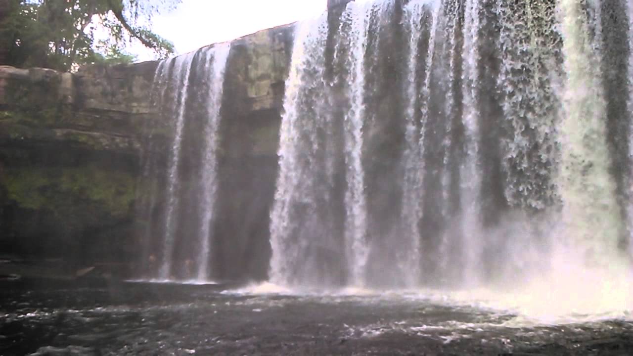 #04 Keindahan Air Terjun Riam Berasap Sanggau Ledo - YouTube