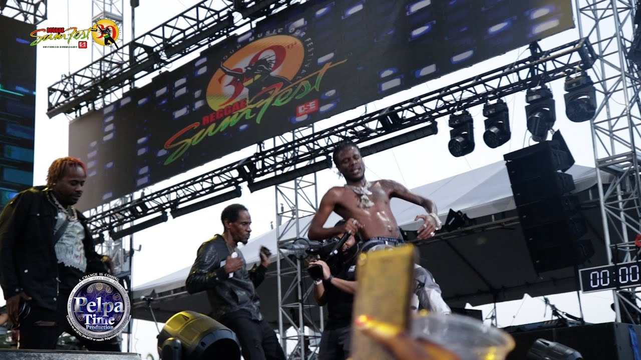 MASICKA showed off his body to the ladies. BOOM BOOM and the dancers ...